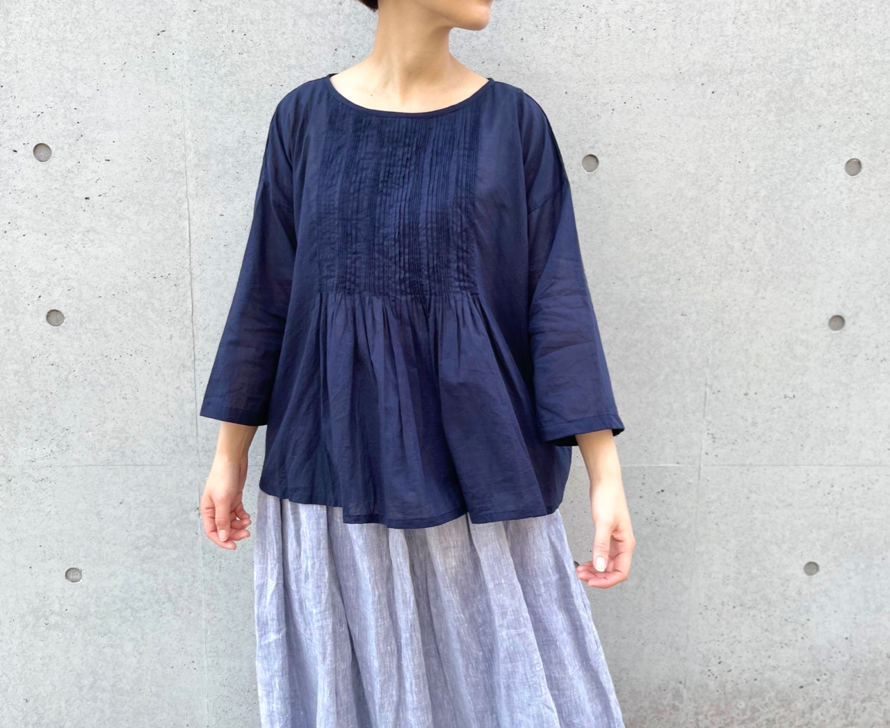 SOIL 〜COTTON VOILE PINTUCK SMOCK ＆ LINEN CHAMBRAY GATHERED SKIRT ...